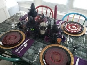 Spooky gothic Halloween tablescape | VFCstyle.comVFCstyle.com