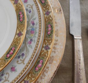 Tablescaping 101: how to layer dishes to create a great stack ...