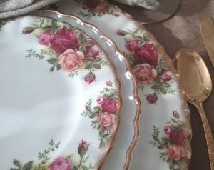 Tablescaping 101: how to layer dishes to create a great stack ...