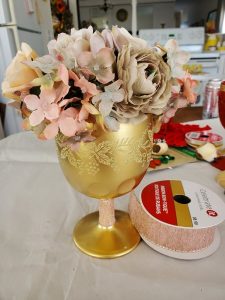Easy Christmas craft/DIY: Painted Goblets | VFCstyle.comVFCstyle.com
